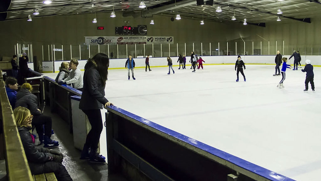 Schlittschuhlaufen in der Eissporthalle Vojens